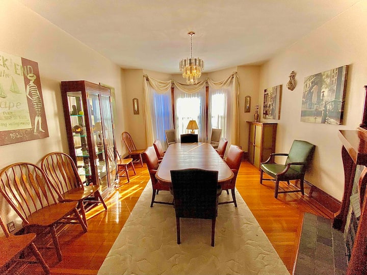 Spacious Village Getaway - Cleveland, OH