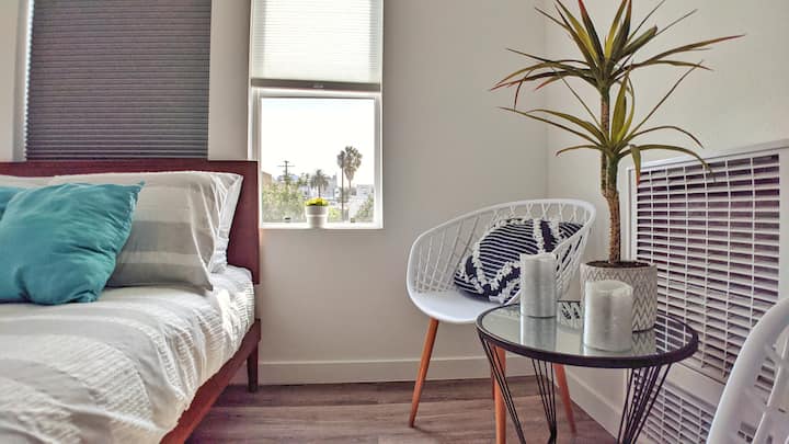 Downtown "Tiny House" Studio, Walk To Everything! - Long Beach, CA