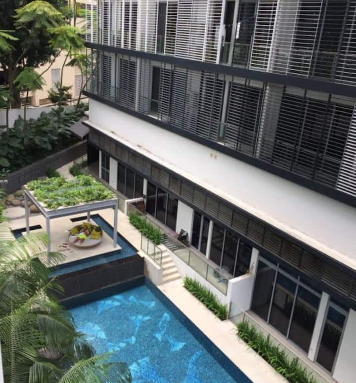 In The Heart Of Orchard
Wifi & Utilities Included - Singapore