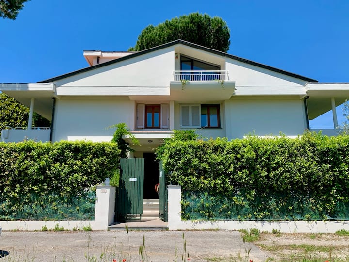 Villa Singola Con Ampio Giardino 800 M Dal Mare - Viareggio