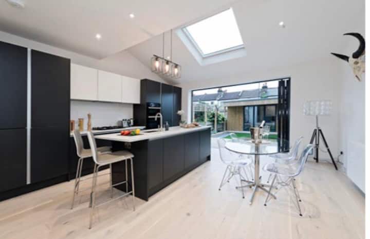 Large Contemporary Streatham Family House + Garden - London, UK