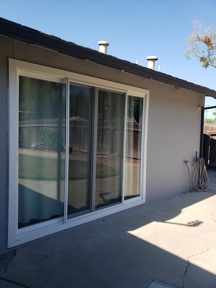 Cheerful, A Private Studio- Kitchen Bed And Bath - Modesto