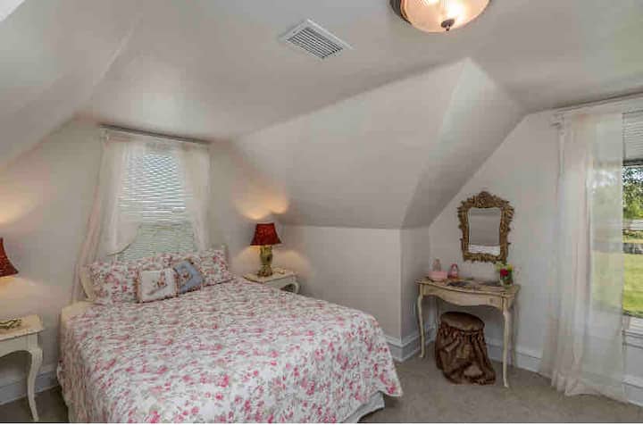 Seven Gables-room 5 - Grandview, WA