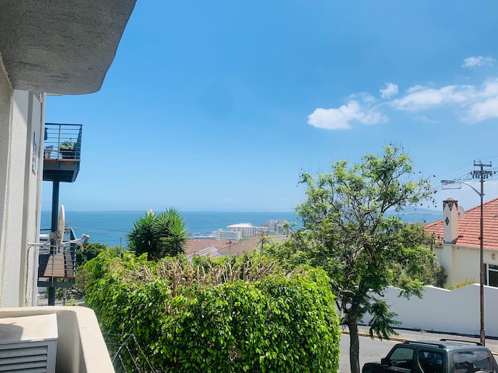 Seaside Escape In Trendy Sea Point - Cape Town