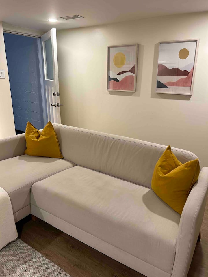 Cozy One Bedroom Apartment In Heart Of Trinity - Toronto