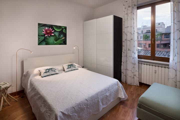 Alloggio Tiberino A Trastevere Con Garage - Rome
