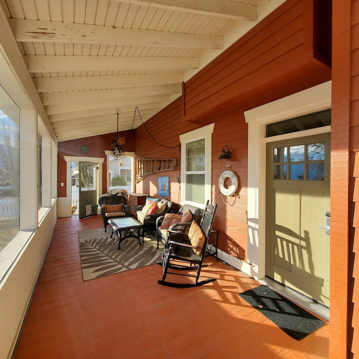 Oasis Cottage- @Veranda Beach! - Osoyoos