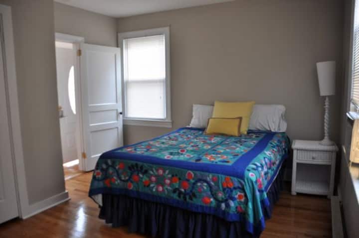 Pink House Beach Apartment - Norfolk, VA