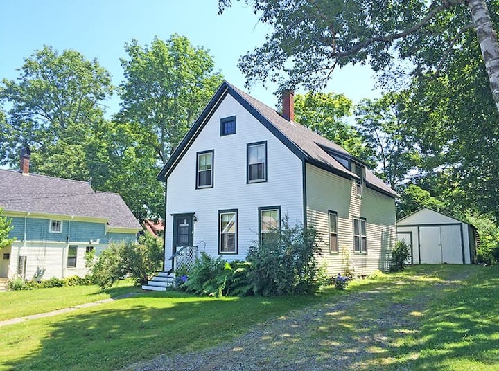 Spruce Cottage Minutes To Camden Maine Harbor - Camden, ME