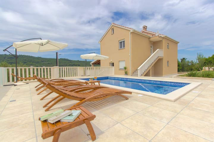 "Paradise" Apartment With Pool,dugi Otok - Kroatië