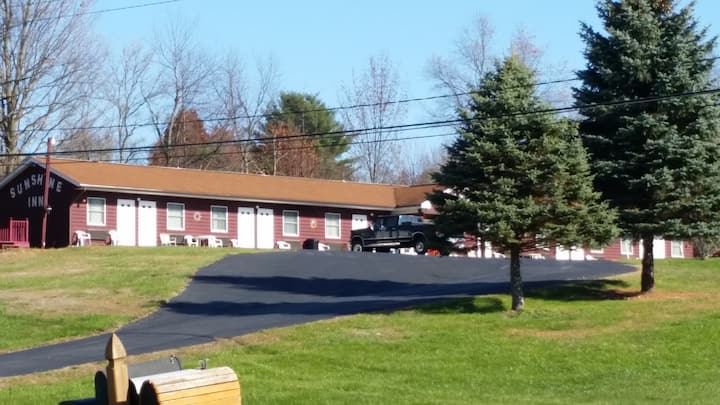 The Sunshine Inn Motel - Greenwich, NY