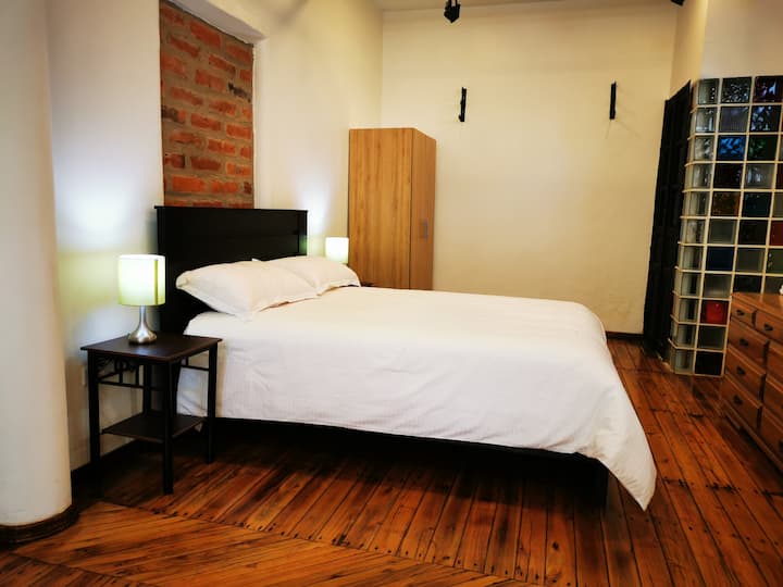 Loft En Casa Remodelada De Inicios Siglo Xx - Foch - Quito