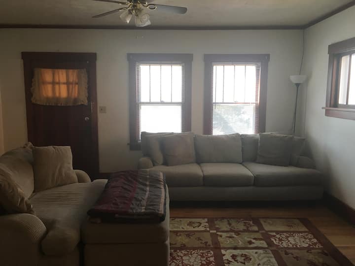 Nice 2 Bedroom Duplex In Mid Town Omaha - Omaha, NE