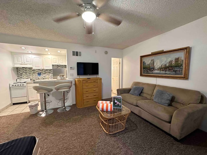 57 - Studio Suite W/ Kitchen - Palm Springs