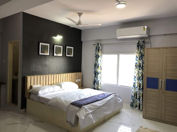 Solitaire Homes. Cozy And Comfortable Room 102 - Mysuru