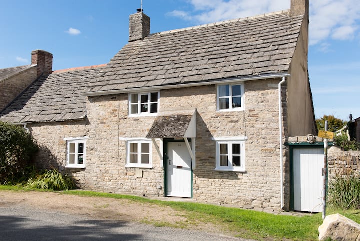 Pet-friendly Corfe Castle Cottage-garden & Parking - Langton Matravers