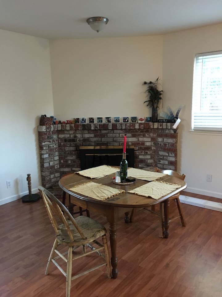 Lg Private Room & Bath In Gilroy - Gilroy, CA