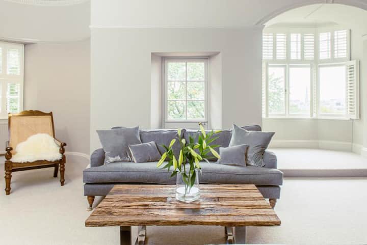 Luxury 4-br Apt Next To Castle - Ramsay Garden - Edinburgh