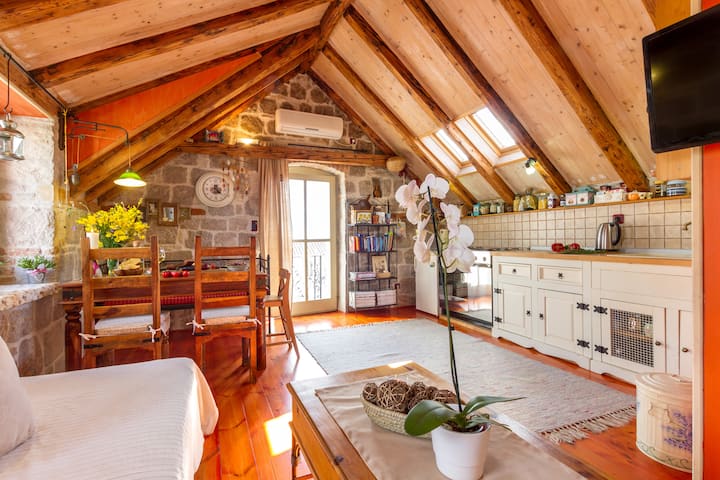 City Center Attic Apartment For 4 - Split