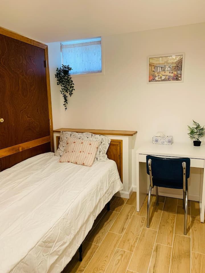 Snug Private Room In The Heart Of Chinatown, G1 - Camden, NJ
