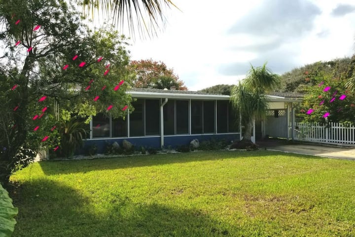 Elle's Beach House - New Smyrna Beach, FL