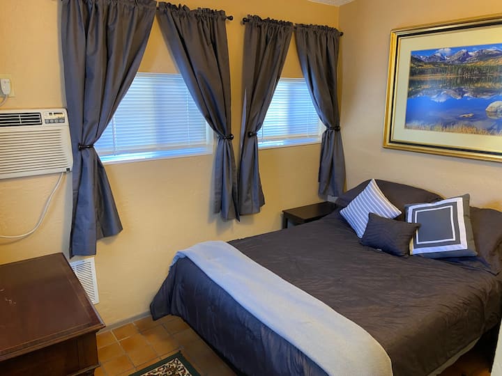 Downtown Studio, Steps From Cc - Colorado Springs, CO