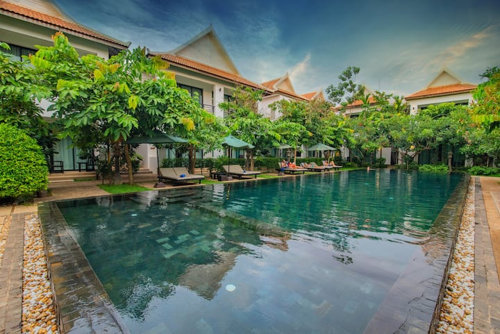 Deluxe Twin Pool View + Breakfast + Pick Up - Cambodge