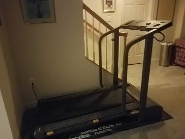 Huge Basement Apartment Close To Metro - Gaithersburg, MD