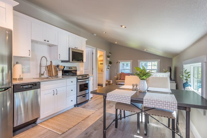 Treetop Oasis - Tampa, FL