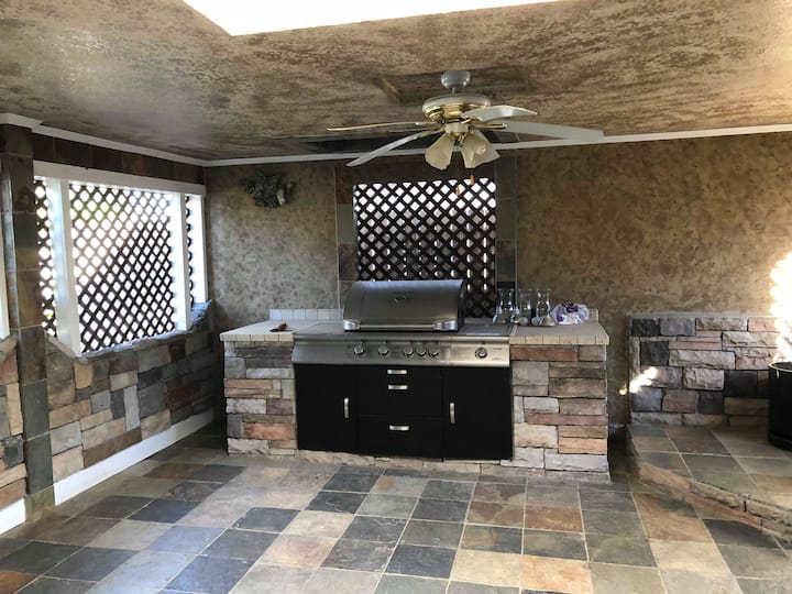 Cheap, Modern Furnished Room In Safe Neighborhood - Fresno, CA