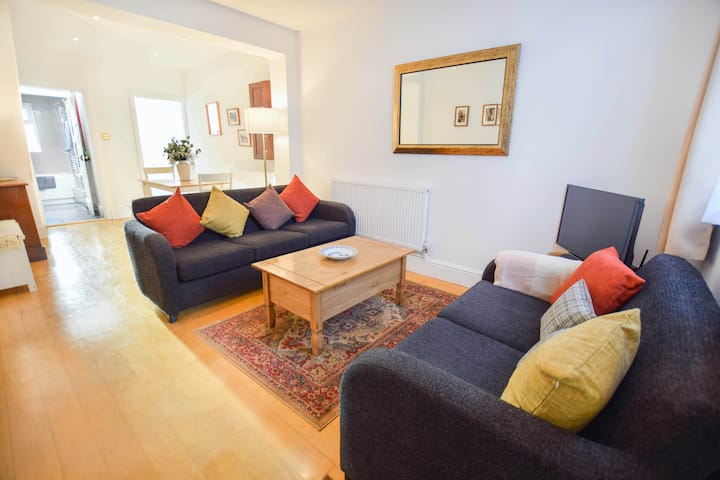 Central & Stylish 2 Bedroom Oxford Home - Oxford