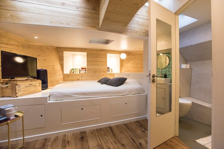 Pretty Studio On A Ship In The Heart Of Amsterdam - Amsterdam