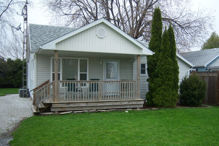 Mitchell's Bay Holiday Rentals & Homes - Ontario, Canada | Airbnb