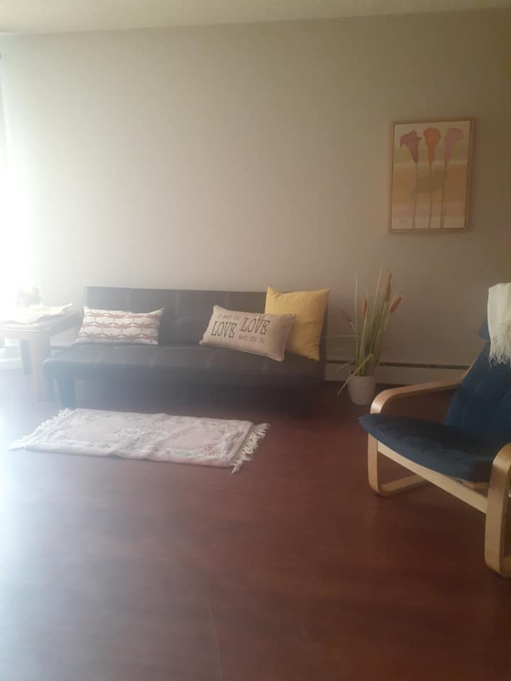 Near 17th Avenue With Balcony For Fresh Air - Calgary
