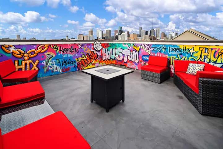 Midtown Chill | King Bed Skyline Views - Houston, TX