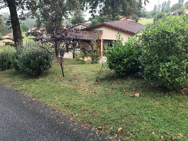Vrijstaand Huis Nabij Het Middeleeuwse Gourdon - Gourdon
