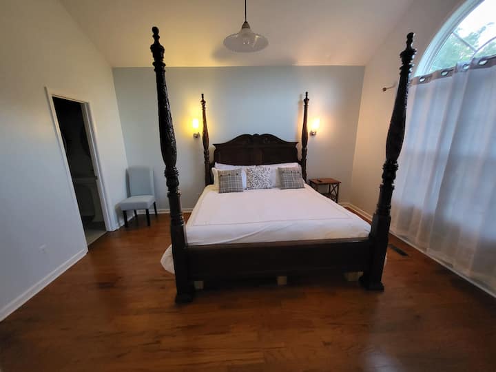 11. Spacious Lakeview Home In Guntersville - Guntersville, AL