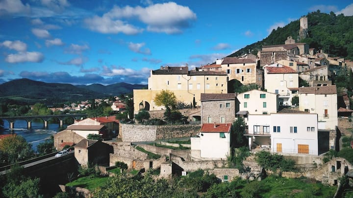 **Maison Vigneronne De Famille** - Roquebrun