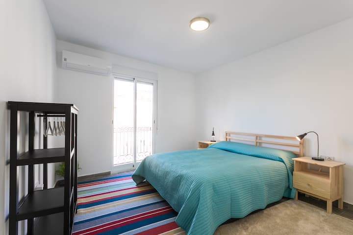 Centrally Located Large 70 Sq.m. Two Bedroom Flat - Alicante