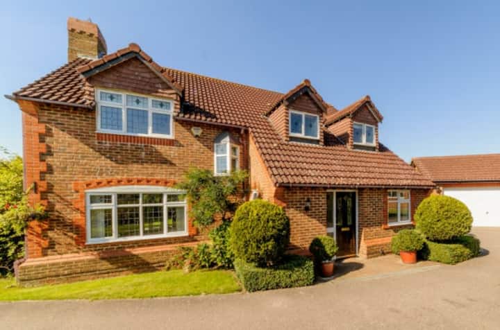 Shadoxhurst Holiday Rentals & Homes - England, United Kingdom | Airbnb