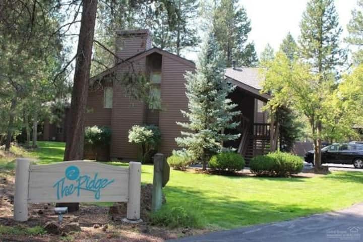 Sunriver Condo, Sleeps 6+, Sharc Passes Included!! - サンリヴァー, OR