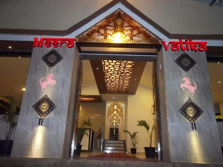 Hotel Meera Vatika Delux Room, Mahabaleshwar - Mahabaleshwar