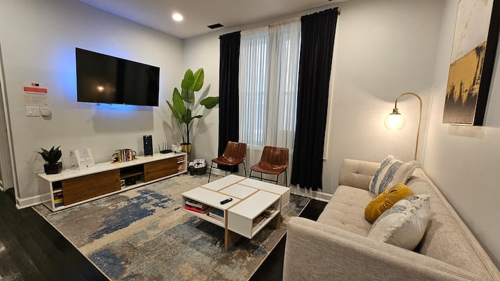 Pet Friendly Beauty In Iconic Neighborhood! - Chicago