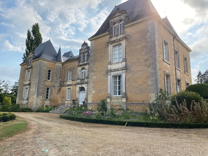 Château De Famille En Pleine Nature Avec Piscine - Aubeterre-sur-Dronne