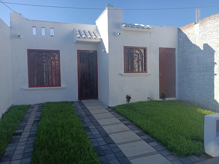 Casa A 10 Minutos De La Playa, Buena Ubicación - Mazatlan
