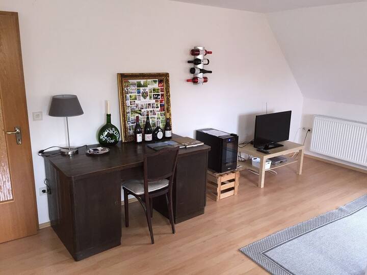 Weingut Ilmbacher Hof, (Iphofen), Ferienwohnung Schwanbergblick, 90 Qm, 2 Schlafzimmer, Max. 4 Personen - Iphofen