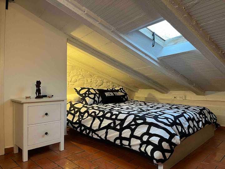 Cosy Attic Bedroom-studio In Old Part Of Town - Amer