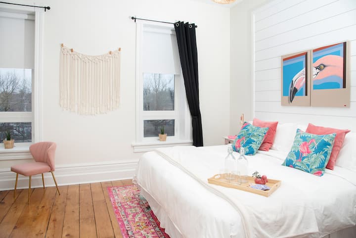 Boutique Stay In Charming Port Dalhousie - Room F - Niagara-on-the-Lake