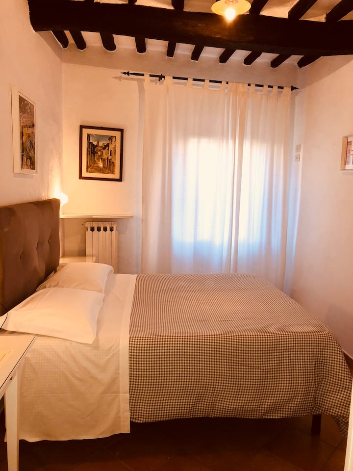 Double Room Ensuite In The Medieval Center - San Gimignano