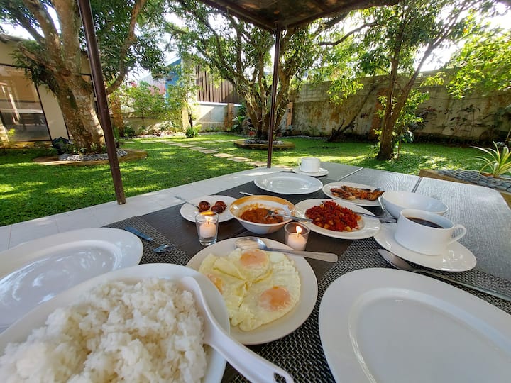 Bed And Breakfast W/ 4 Rooms, Jacuzzi And Garden - Tagaytay